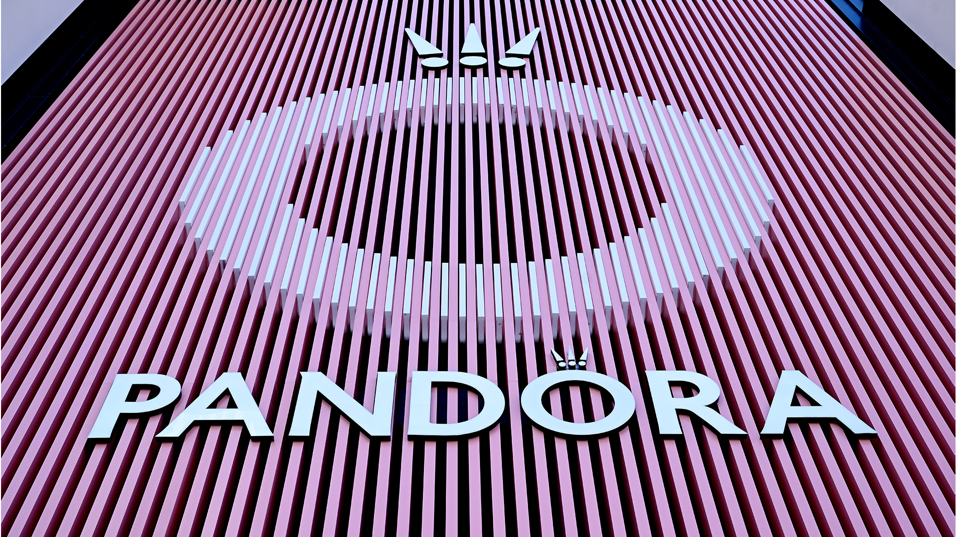 Pandora Bets on Las Vegas for First North American Flagship | National ...